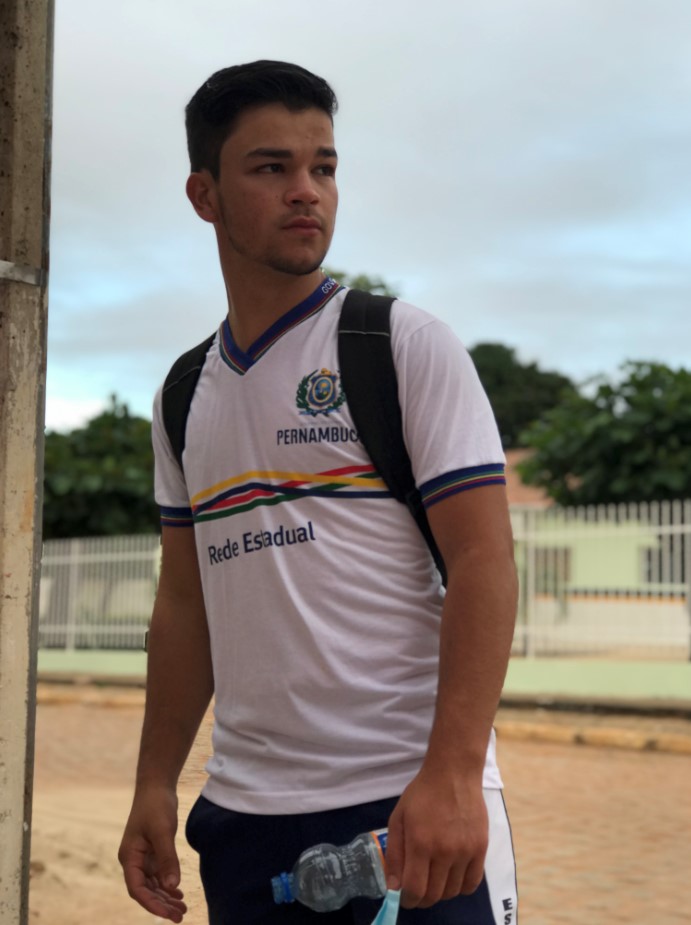 Estudante Hugo Moreira é proibido de gravar Tik Tok em escola ...
